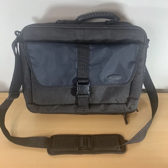 Targus | Other | Targus Black Laptop Shoulder Carrying Case Bag Multi ...